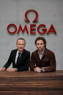 จากพ่อสู่ลูก Aaron Taylor-Johnson กับความหลงใหลใน OMEGA
