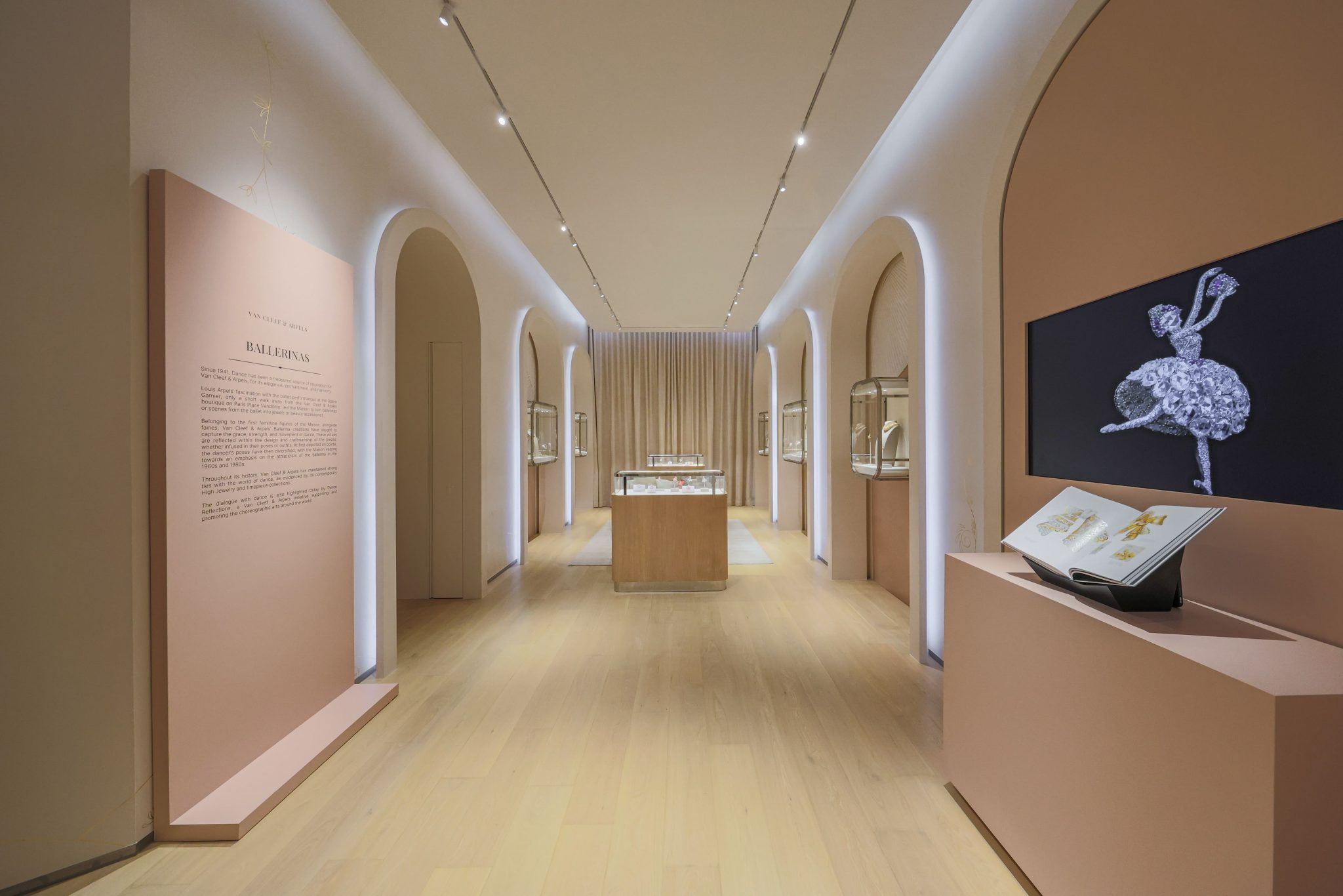 สัมผัสความประณีตเหนือระดับใน Ballet Précieux จาก Van Cleef & Arpels